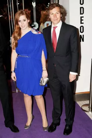 Si Princess Beatrice ug David Clarke mitambong sa World premiere sa The Young Victoria sa Odeon Leicester Square sa...