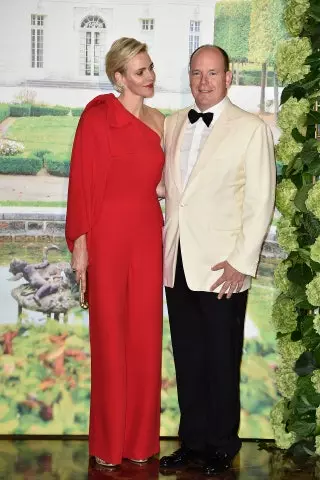 Princess Charlene ug Prince Albert II sa Monaco sa Monaco Red Cross Gala 2015