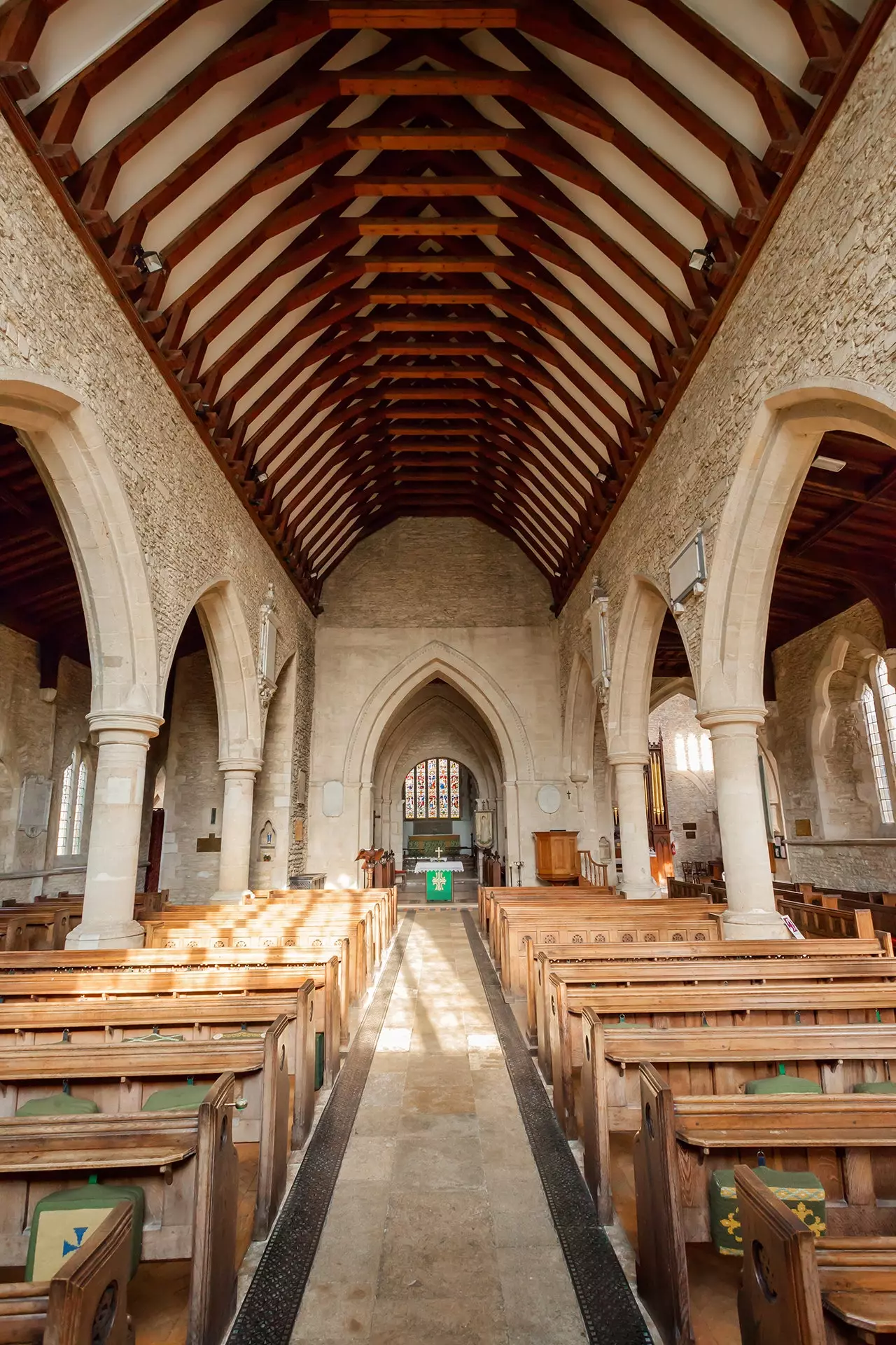 Interno de la Preĝejo de Sankta Maria la Virgulino Bampton