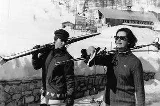 Prinses Anne met Lady Susan Hussey diensmeisie aan die koningin in Val d'Isère Frankryk 1969