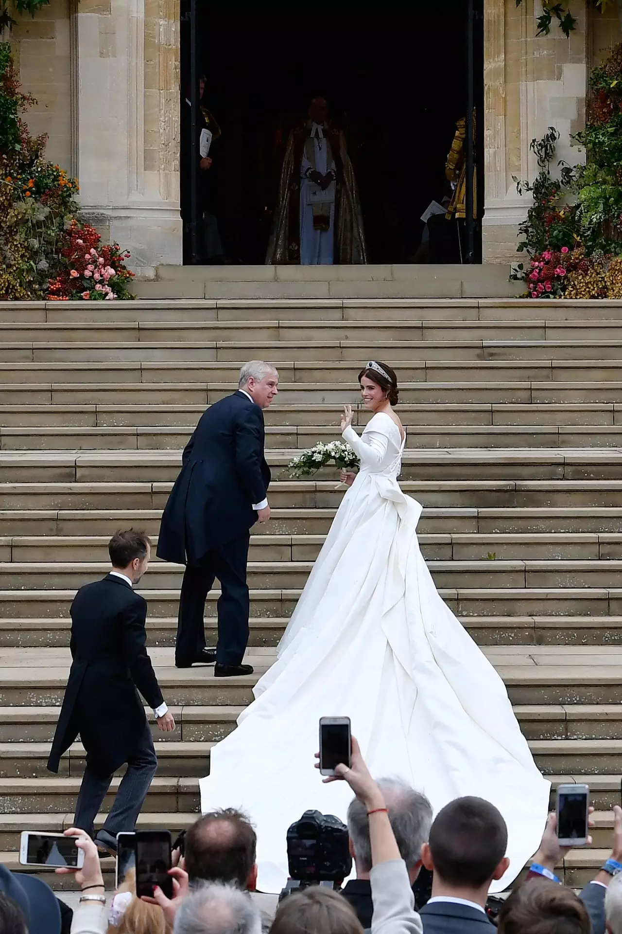 Aisea na filifilia ai e le Princess Eugenie Peter Pilotto e mamanuina lana ofu faaipoipo