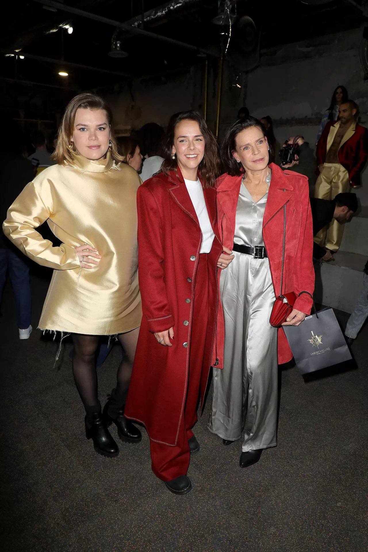 Pauline Ducruet bi diya xwe Princess Stephanie of Monaco û nîvxwişka xwe Camille Gottlieb li pêşandana Alter ...