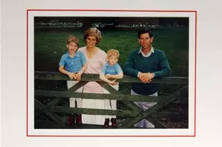 Prins Charles en prinses Diana mei prins William en prins Harry op har krystkaart 1988