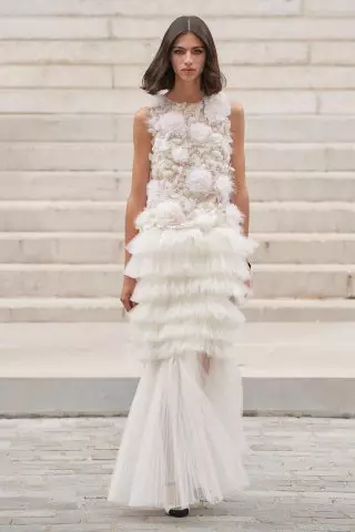 Este brebaje divino es la quintaesencia de Chanel. Qué increíble atención al detalle, qué forma tan gloriosa. Dame un...