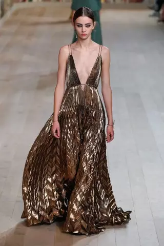 La robe plissée flottante en bronze était également un favori tout à fait divin Le savoir-faire des plis à lui seul suffit à...