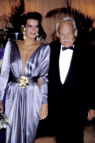 La princesse Stéphanie de Monaco avec son père le prince Rainier lors du bal annuel de la Croix-Rouge 1988