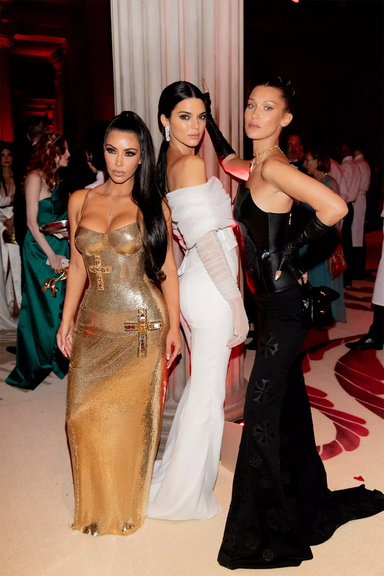 Kim Kardashian Kendall Jenner e Bella Hadid mostrano come la corsetteria possa lusingare nel modo più femminile