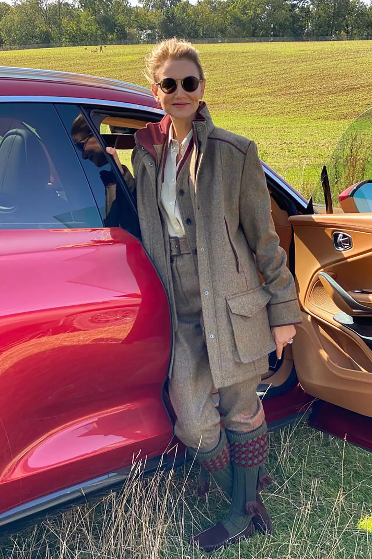 Annika Purdey dengan Aston Martin DBX