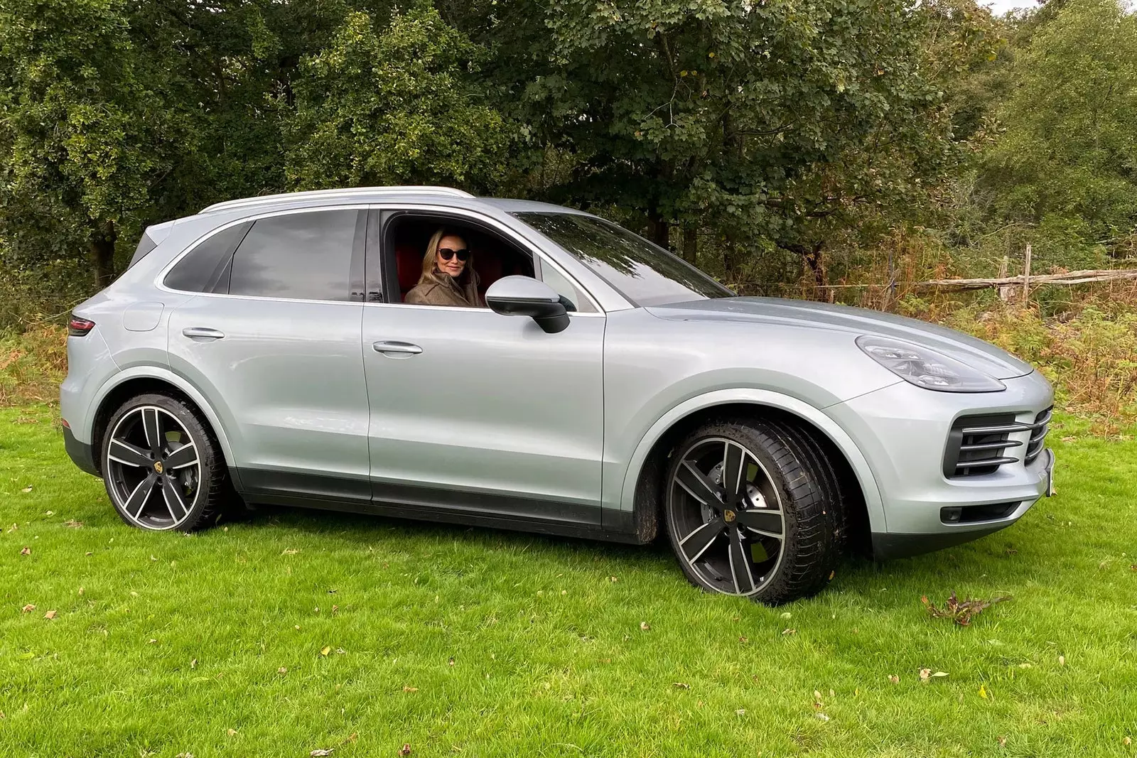 Annika in die Porsche Cayenne S