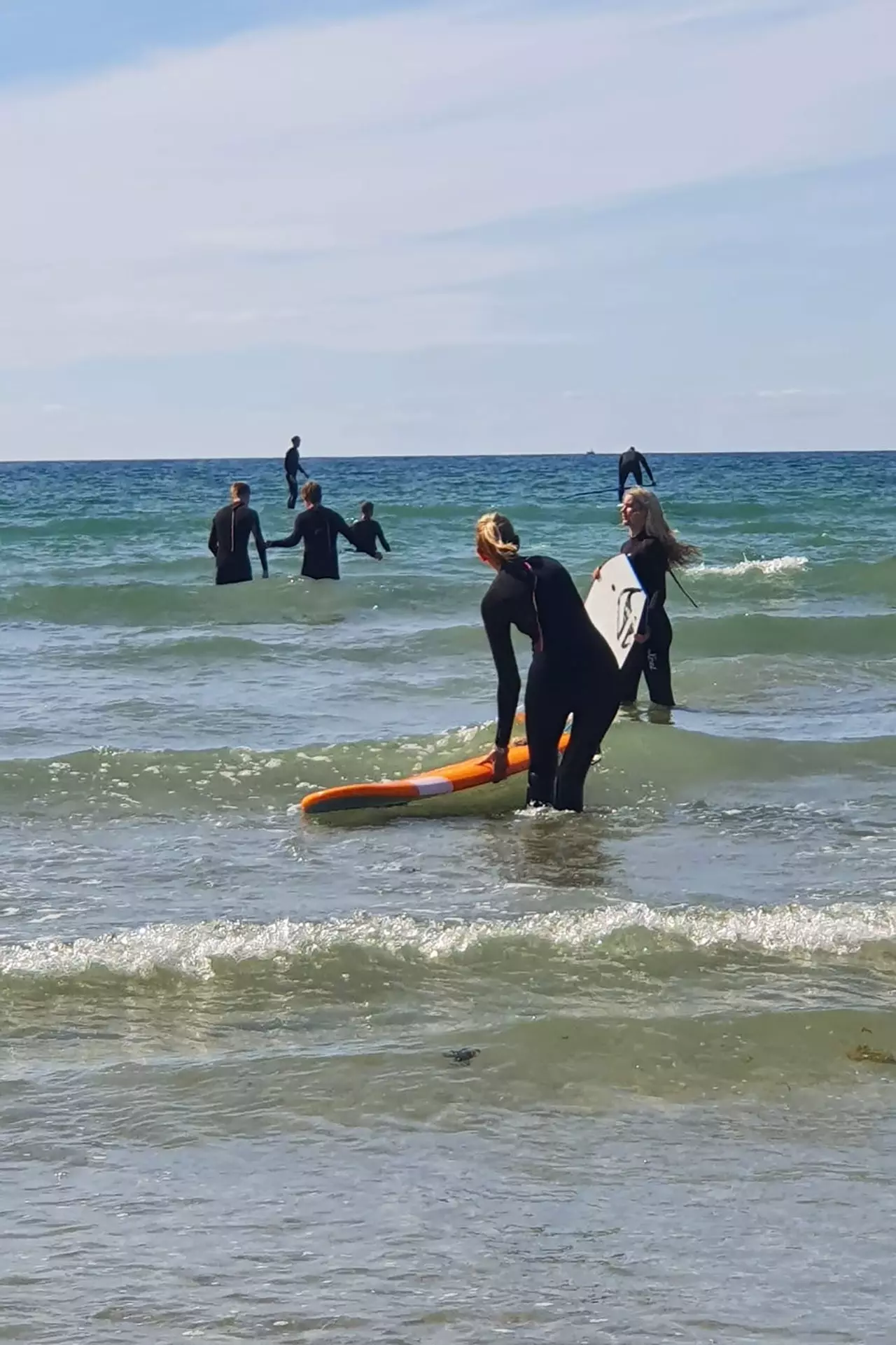 Surfing di deryayê de