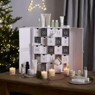 D'White Company 160 thewhitecompany.com