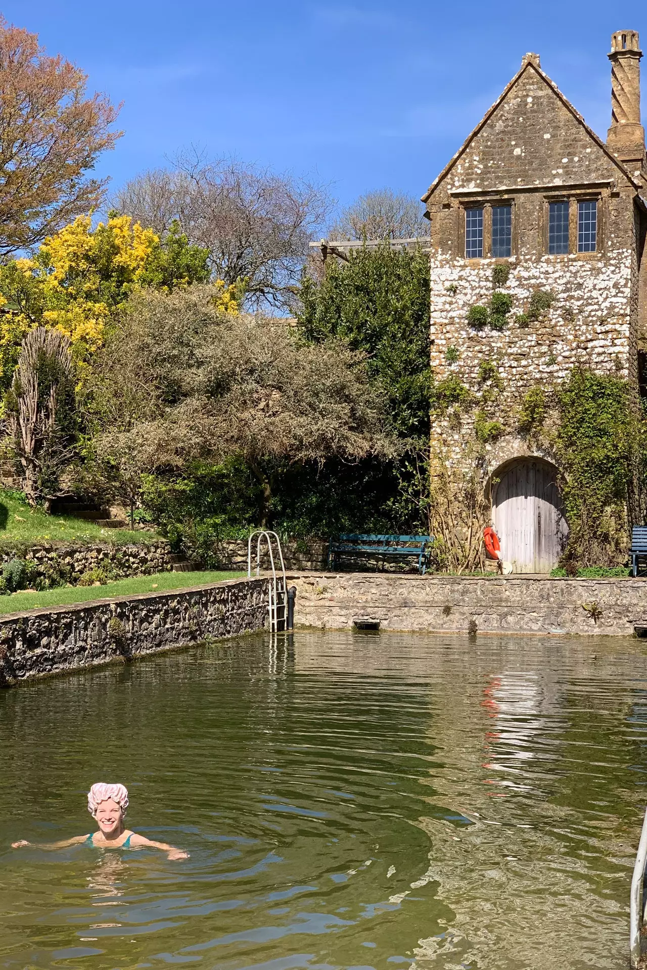 Viscountess Hinchingbrooke njupuk terjun