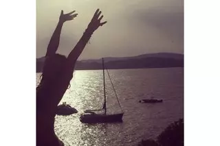 Alice Temperley salue le soleil d'Ibiza