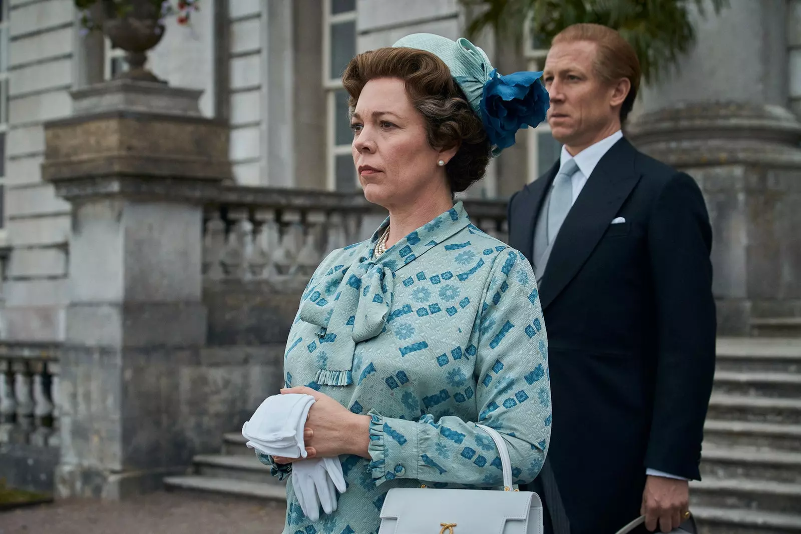 Olivia Colman dan Tobias Menzies dalam The Crown