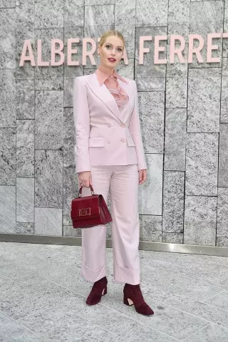 אין די Alberta Ferretti SS20 ווייַזן 2019