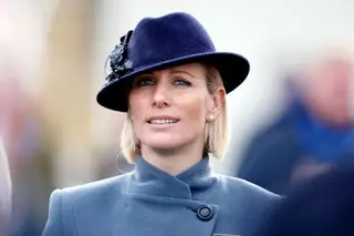 Zara Tindall Peters yngre syster och Anne och Mark Phillips andra barn Zara är drottningen och Philips andra...