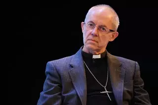 Kenterberio arkivyskupas Justinas Welby, Kenterberio arkivyskupas, pamaldas vadovaus kartu su Vindzoro dekanu.