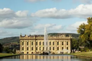 Chatsworth House Chatsworth House adalah rumah dari Duke dan Duchess of Devonshire ke-12 dan menjadi daya tarik pengunjung sejak...