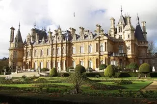 Waddesdon Manor Dibangun untuk Baron Ferdinand de Rothschild untuk digunakan sebagai tempat tinggal akhir pekan dan untuk menampung koleksi seninya...