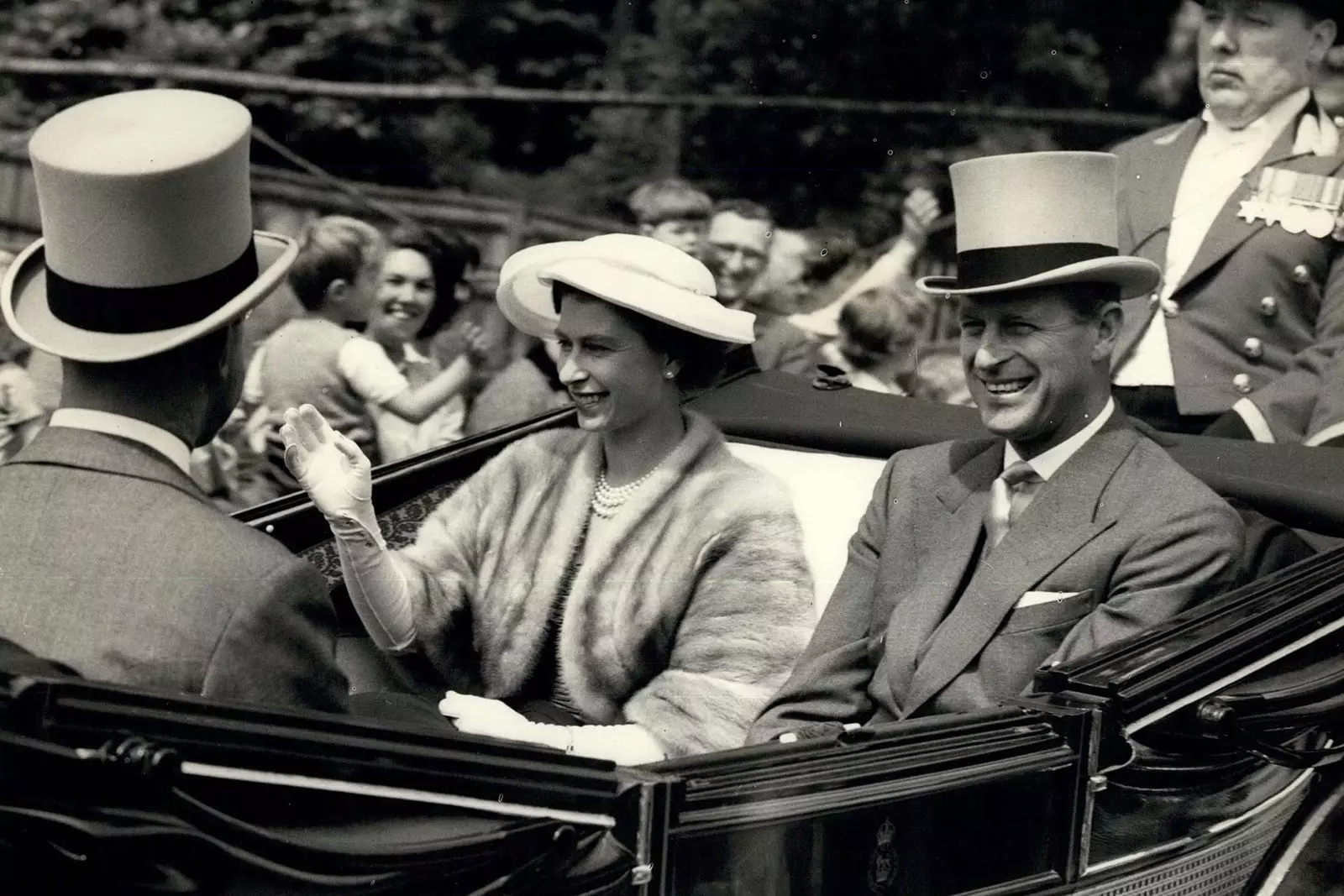 Umwamikazi na Duke wa Edinburgh bageze Ascot mu 1956