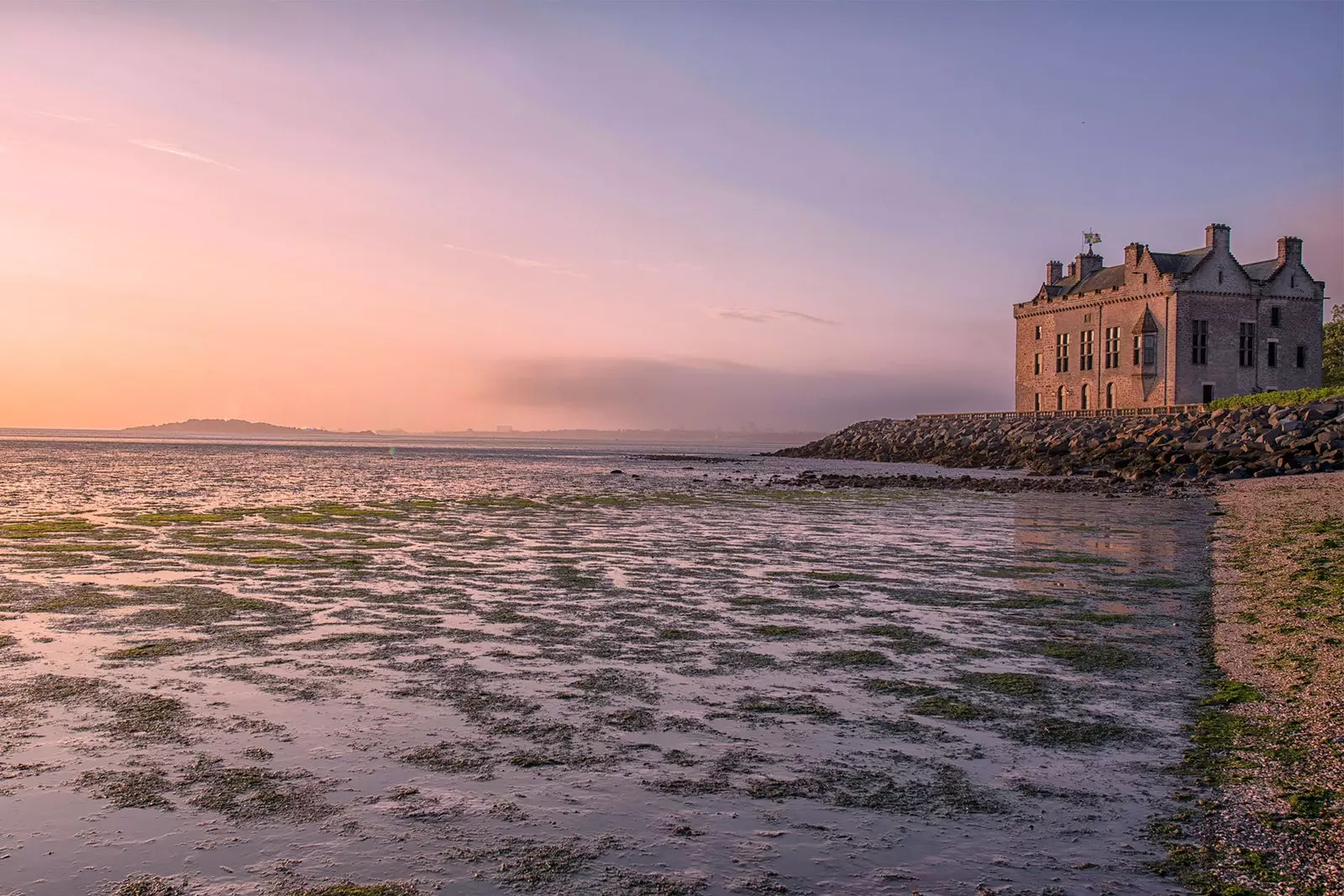 Замъкът Barnbougle с изглед към Северно море