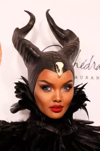 Halima Aden Heidi Klumin vuotuisissa Halloween-juhlissa Cathdralessa New Yorkissa 2019