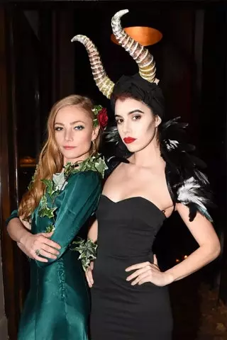 Clara Paget ja Gala Gordon Unicefin UK Halloween Ballissa Lontoossa 2014