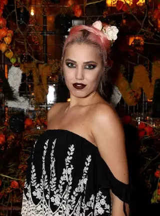 Amber Le Bon op it Balthoween-feest yn Balthazar Restaurant yn Londen 2016