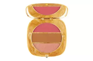 OMega x Three Palette 42 deur Marc Jacobs Word vervoer na 'n tropiese strand met hierdie kokosneutgeurde trio van brons...