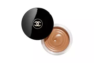 Les Beiges Bronzing Cream 42 ku Chanel Klasik anu paling dipikacinta ieu ayeuna sayogi dina warna Soleil Tan Deep Bronze pikeun ...