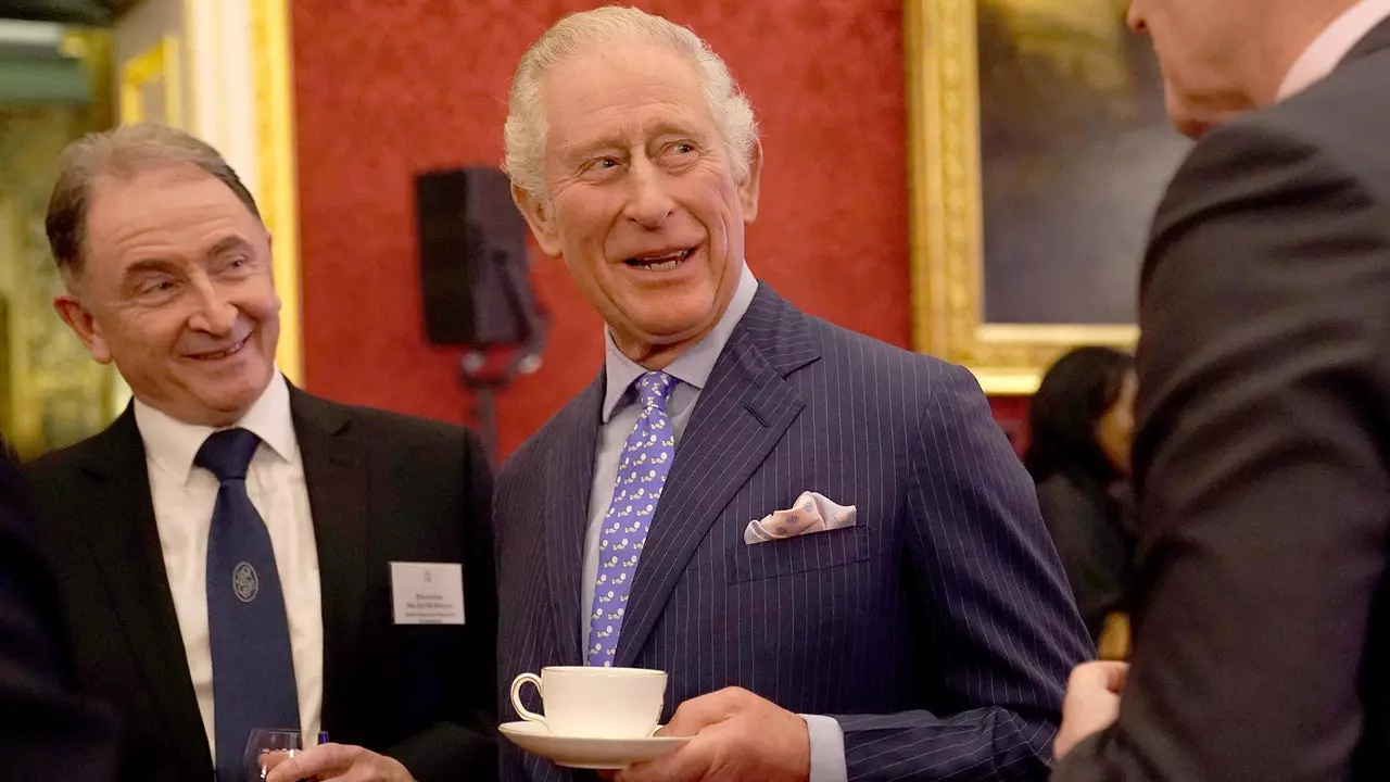 Ngano nga giimbitar ni Prince Charles si Harry ug ang iyang pamilya nga magpabilin