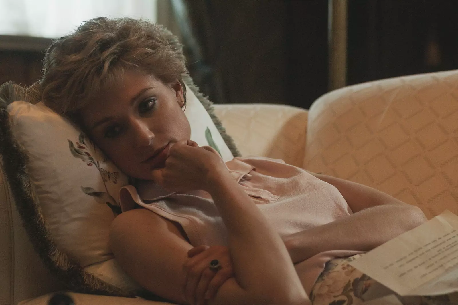 Elizabeth Debicki como a princesa Diana