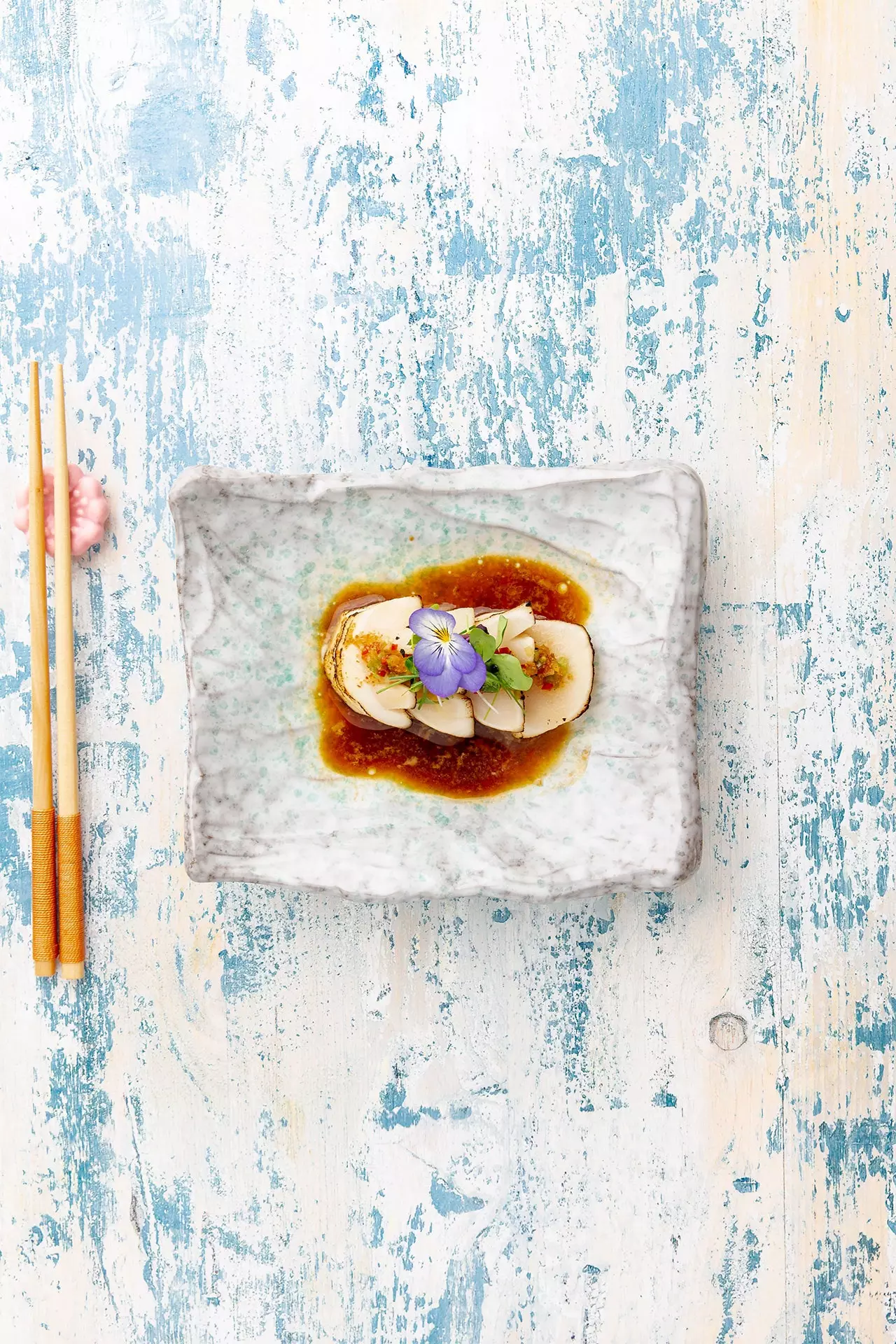 Sashimi de poisson-papillon poêlé