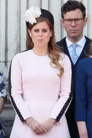 Pikeun ngagungkeun ultah The Queens ka-93 di Trooping The Color The Princess of York ngagem pakéan Emilia Wickstead pink ...