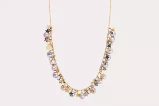 I-Carolina Bucci ye-multistar kunye ne-pearl necklace 14500 carolinabucci.com