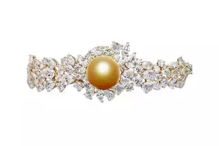 Dior Tie Dior Joaillerie POA tomonidan sariq oltin olmos va oltin marvariddagi DIOR bilaguzugi dior.com Bosh sahifa...