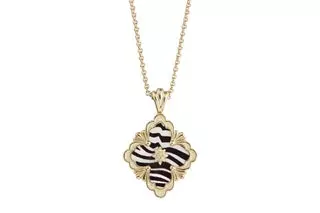 Opera pendant sa dilaw na ginto na may enameled na elemento ng logo na may zebra effect na presyo kapag hiniling Buccellati