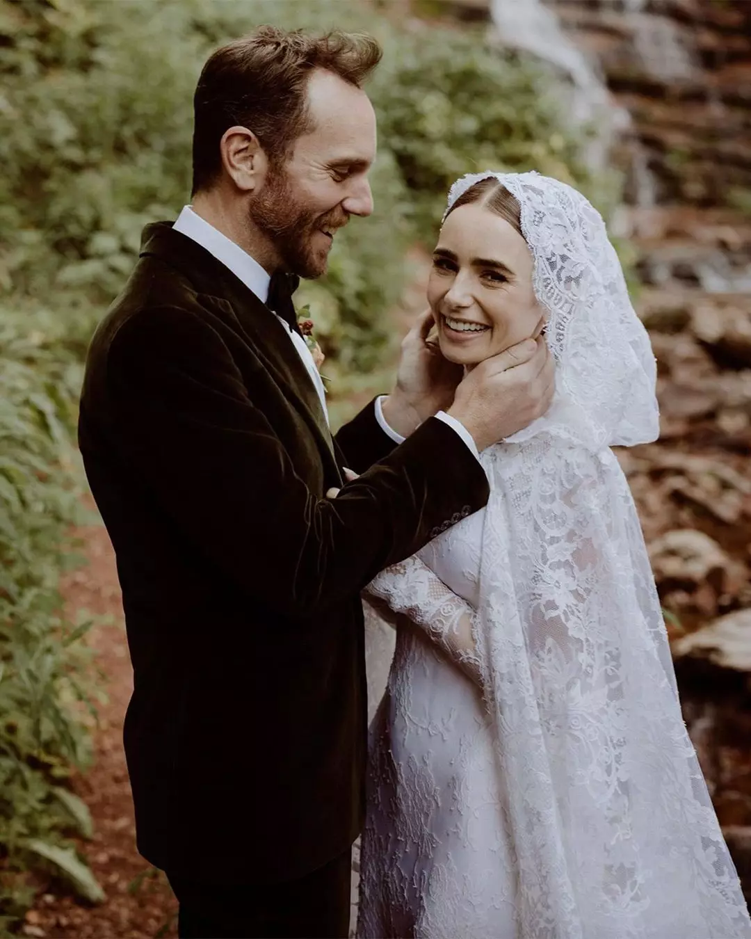 Charlie McDowell e Lily Collins o día da súa voda