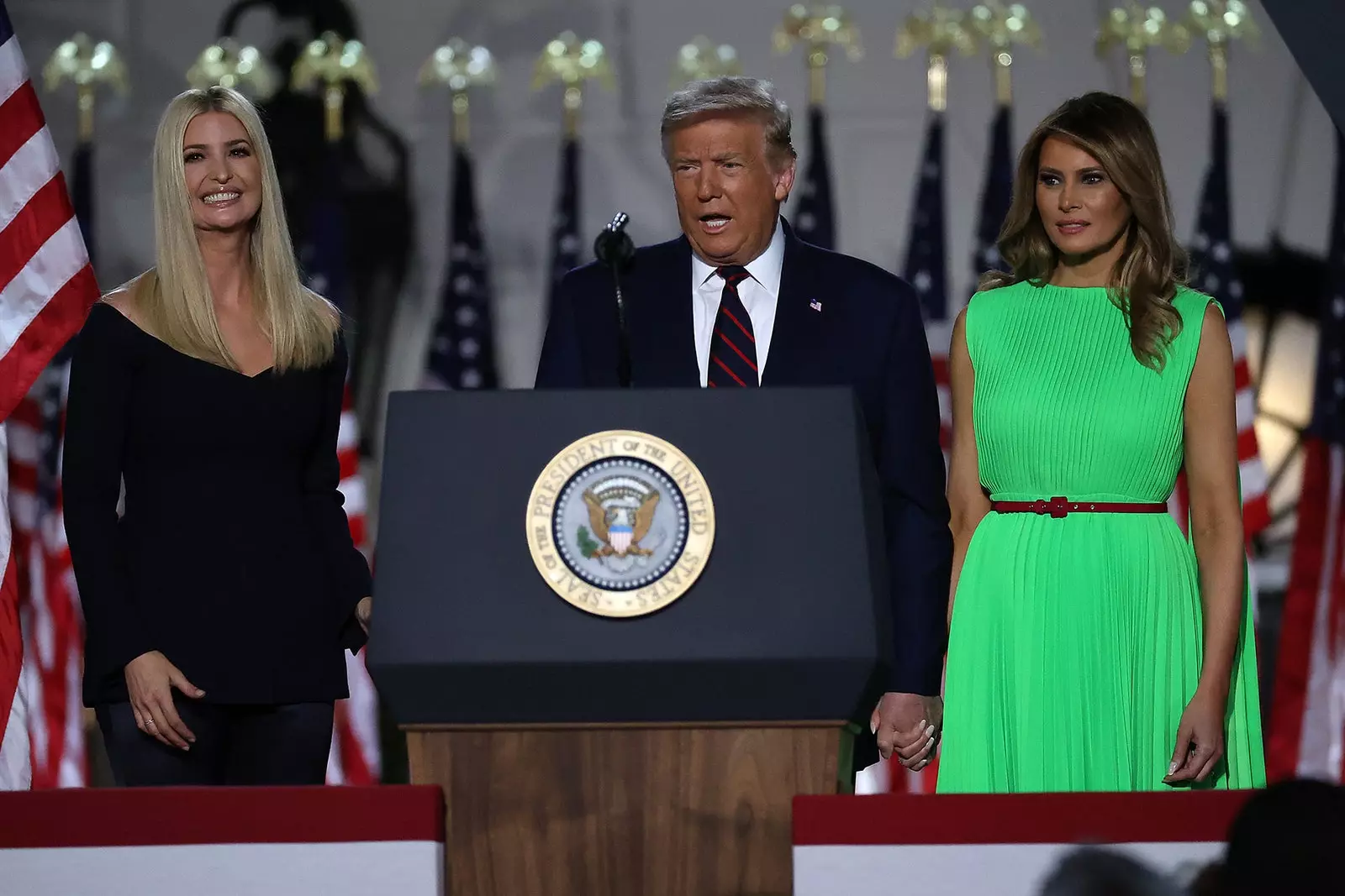 Donald Trump og Melania Trump med Ivanka Trump i Det Hvide Hus under hans takketale for den republikanske...