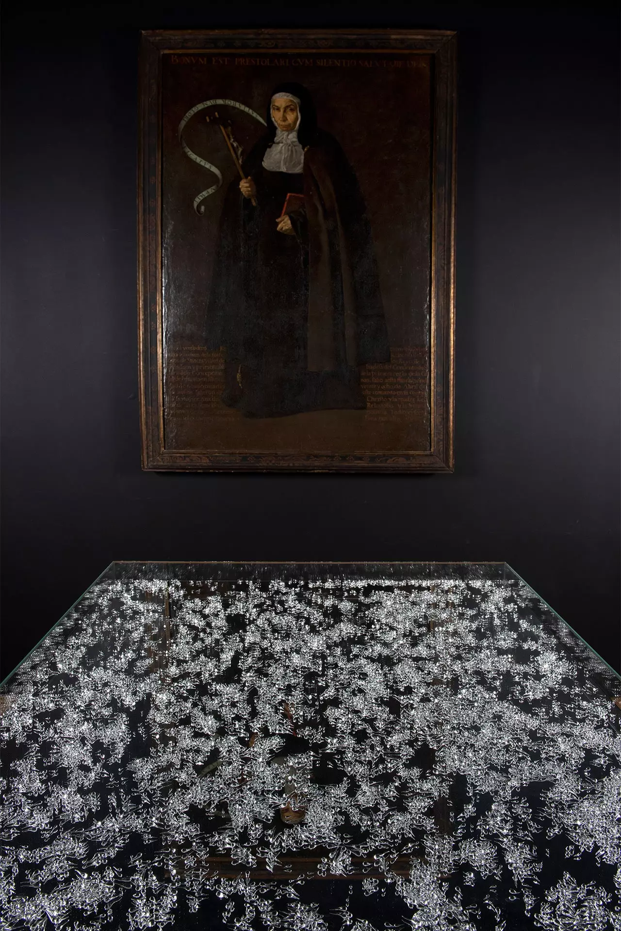 „Madre Jerónima de la Fuente“, Diego Velzquez 1620 „10 000 ašarų lentelė“, Marinos Abramovič 2021 m.