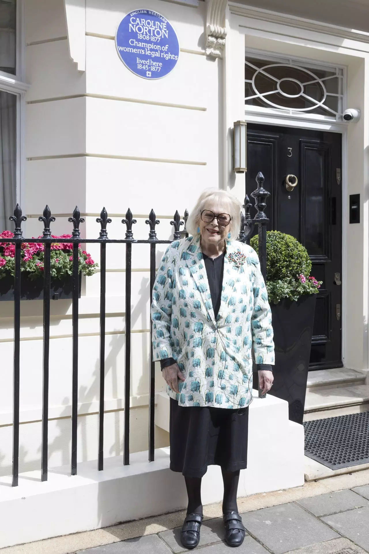 Lady Antonia Fraser, ævisöguritari Caroline Norton fyrir utan Chesterfield Street 3 í Mayfair London