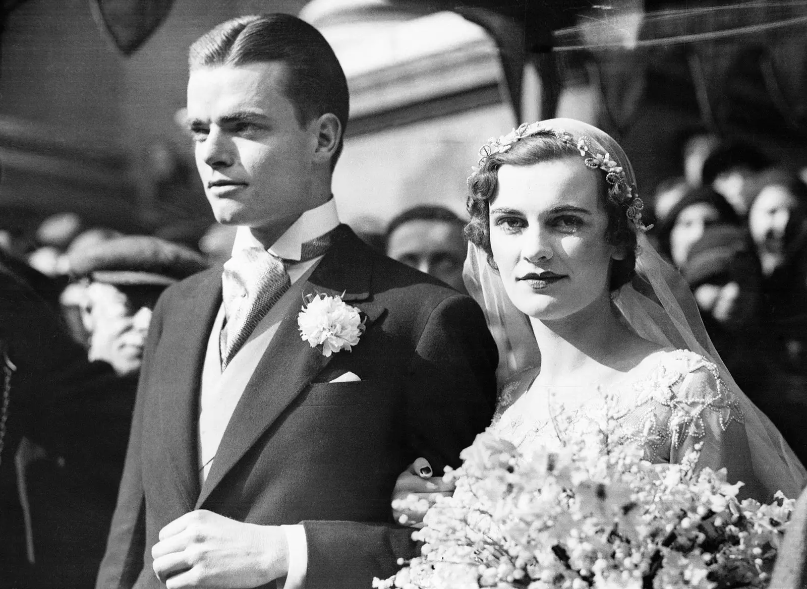 Margaret co seu primeiro marido Charles Sweeny o día da súa voda no Brompton Oratory 1933