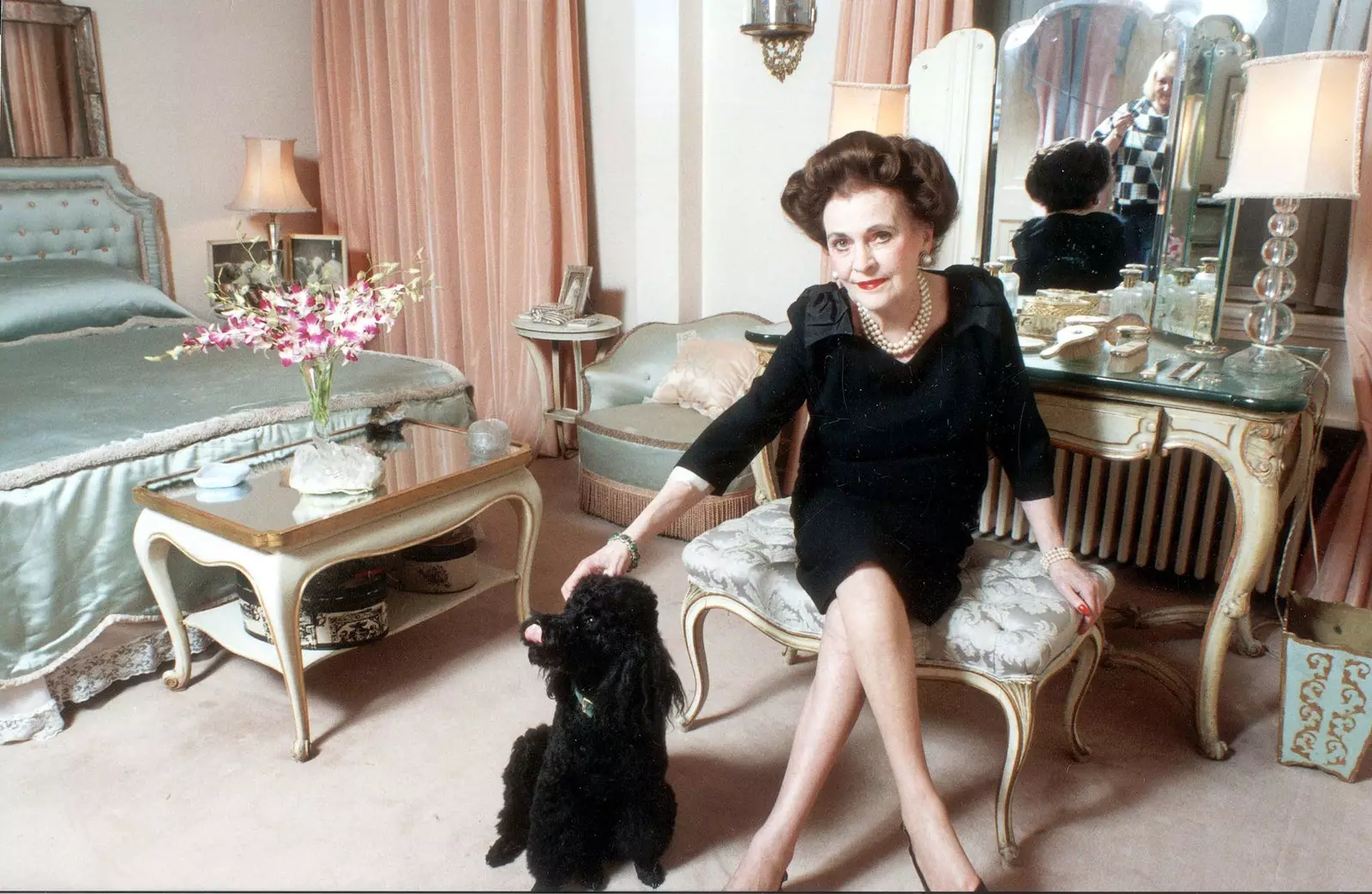 Margaret Duchess of Argyll bi poodle xwe re di 1989 de