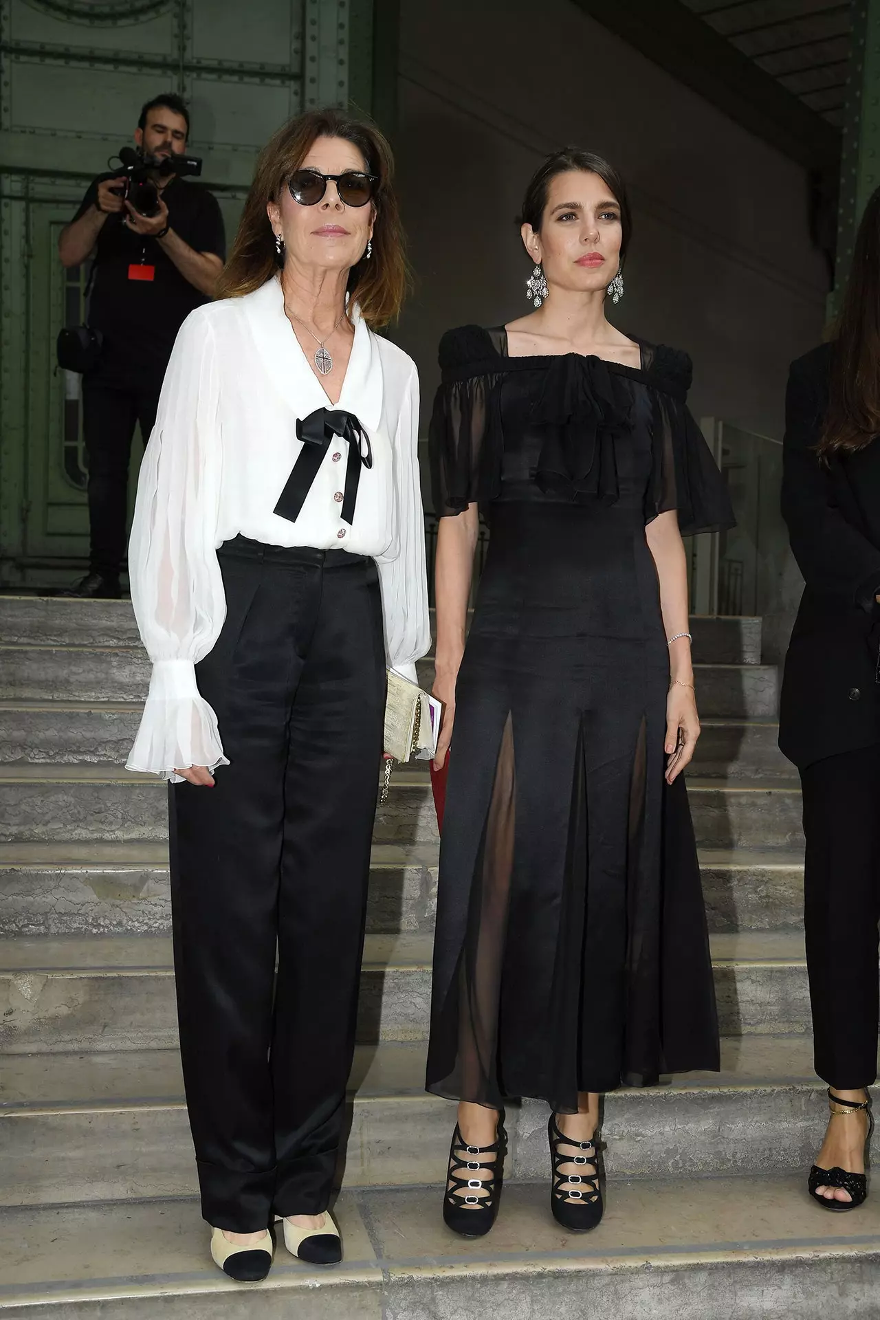 Caroline នៃ Hanover និង Charlotte Casiraghi នៅក្នុងកម្មវិធី Chanel Karl Lagerfeld Homage នៅ Grand Palais ក្នុងទីក្រុងប៉ារីស 2019