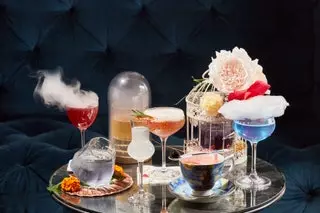 Prepararea cocktail-urilor este o formă de artă în sine, așa că de ce să nu sărbătorim Frieze cu o băutură inspirată dintr-un tablou faimos...