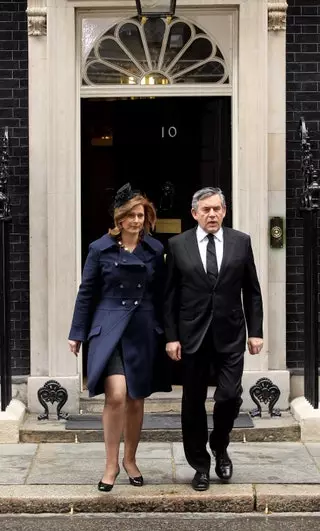 Gordon Brown ahapụbeghị Nọmba 10 Brown o doro anya na ọ na-achọsi ike igosipụta onwe ya dị ka mgbochi nke Blairs Alist…