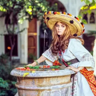 Talitha Getty di halamannya di Marrakesh 1970