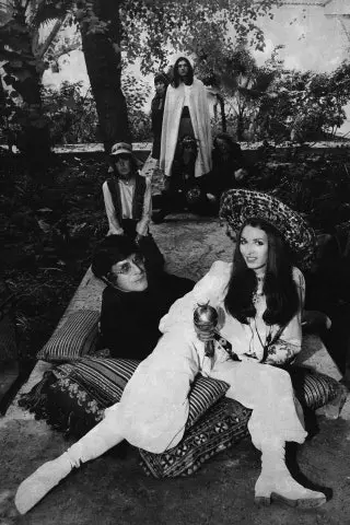 Talitha dan John Paul Getty Jr bersama teman-teman pada tahun 1971