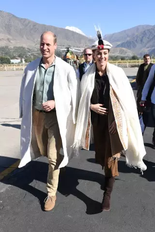 Op dag drie van die Royal Tour besoek die egpaar die Hindu Kush-bergreeks om te leer oor die uitwerking van...