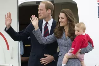 Der Herzog und die Herzogin von Cambridge mit Prinz George in Australien 2014